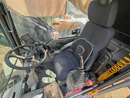 Excavator Volvo EW145 Gidromolot+ kichik kovush