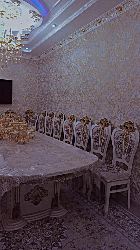 Стол со стульями