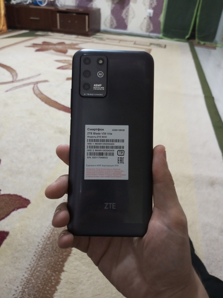 Zit BLADE 4.128 телефон