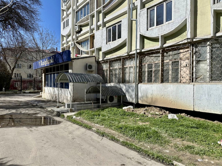 Вдоль дороги. 2х ком. под офис ±73м² в нежилом, фасад 8 метра