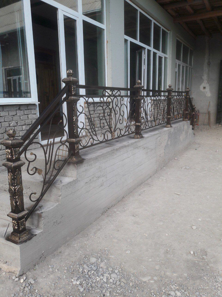 Перила установить и красит