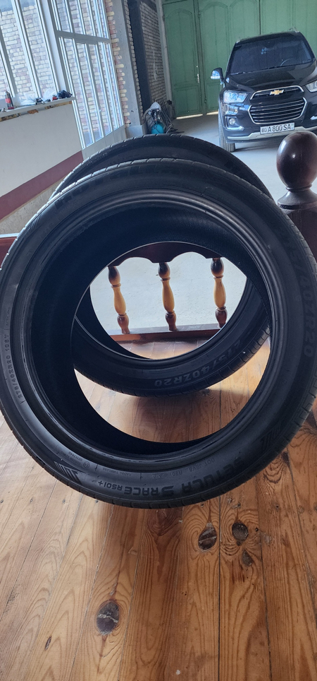 Шины 275/40 R20 без дефектов