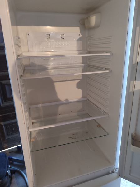 Xaladelnik dvuxkamerni sotiladi