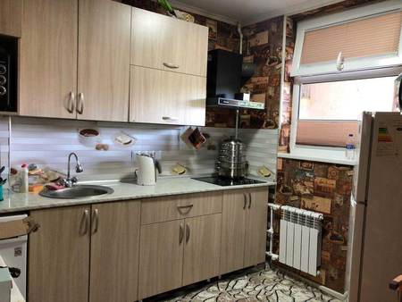 Продаю укомплектованную 2в3-ком квартиру на М Космонавтов   А.К