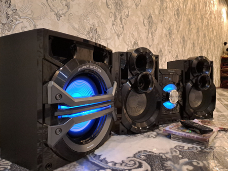 Muzikalniy sentr 14800 watt sotiladi