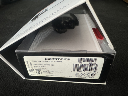 Bluetooth гарнитура Plantronics Voyager 5200 + кейс зарядки