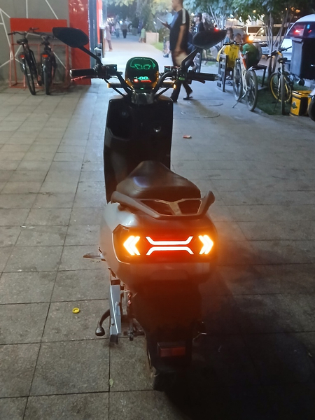 Skuter elektra yangi