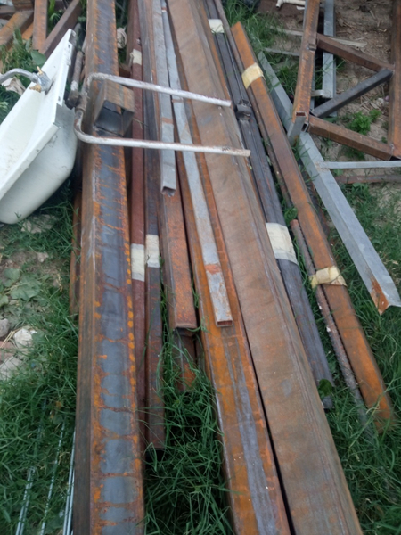 Metallom Armatura ugolnik truba