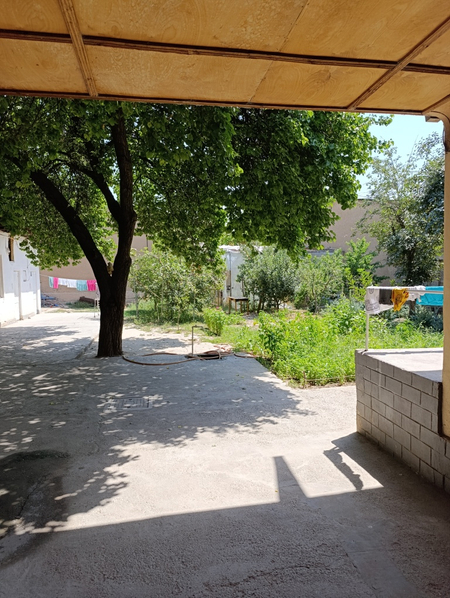 Olmozor Tumanida 7.10 sotixli uchastka yer xisobida  srochna sotiladi