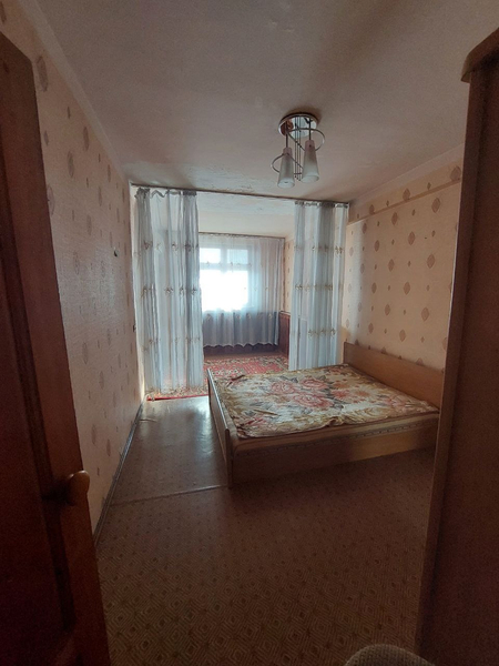 Продаю 2 ком квартира на 2 этаже 9 этажного дома. Авиосозлар 4
