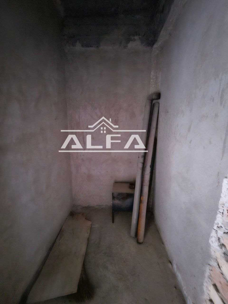 1 xonali 50m² 4-qavat sotiladi.