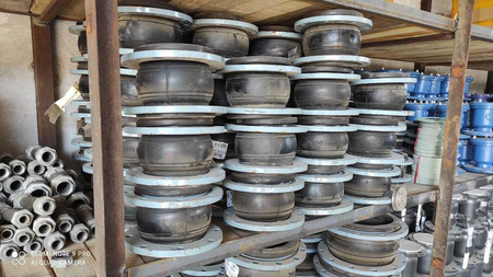 Виброкомпенсатор резиновый фланцевый (гибкая вставка)