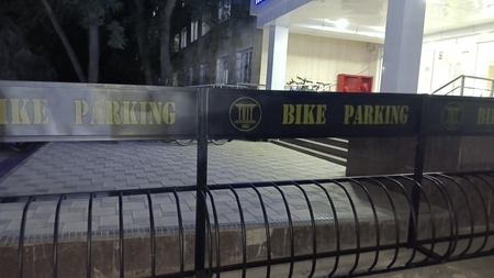 Парковка для велосипеда.