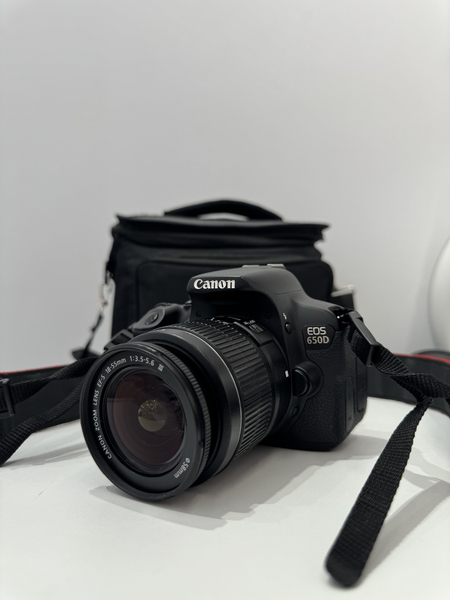 Фотокамера Canon EOS 650D