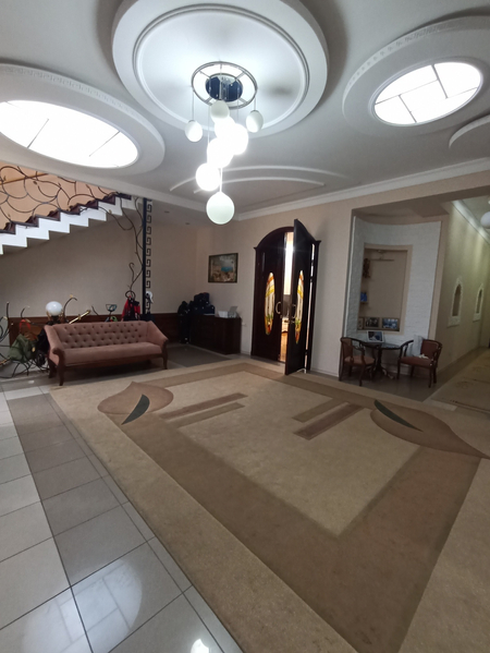 Продам , метро Космонавтов, 6 соток, 7 комнат, 2х этажный дом
