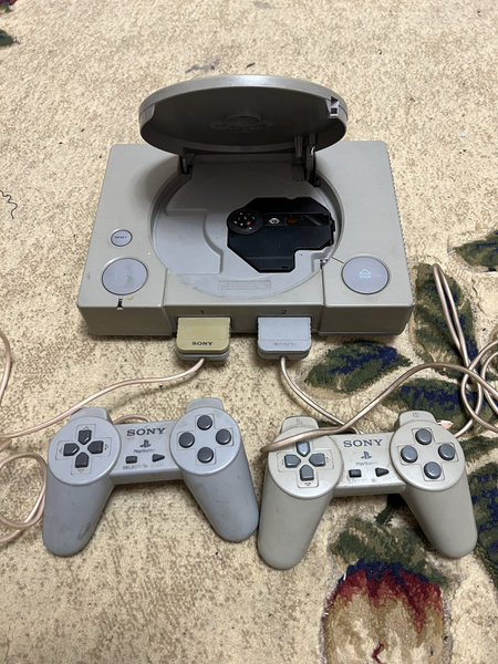 playstation 1 sotiladi