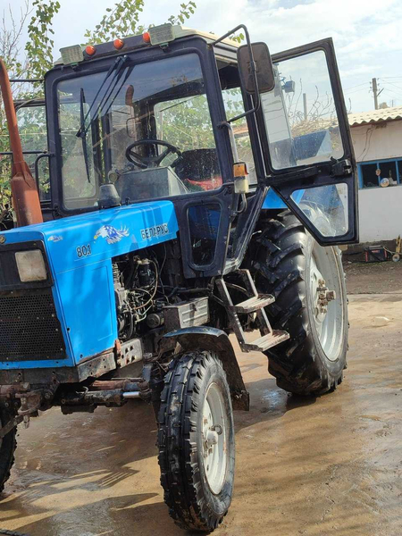 Traktor Belarus qiziqadiganlar uchun