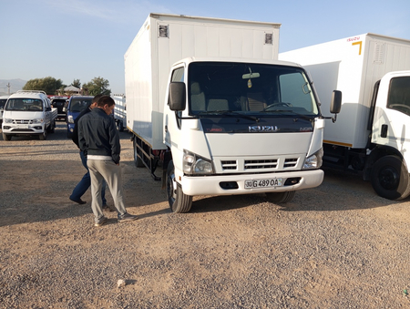 Isuzu NQR 2016 naqtga sotiladi