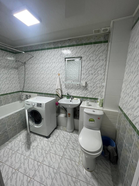 Срочно продается 1 ком. квартира на Шота Руставели, ор-р: кафе Бон, 35