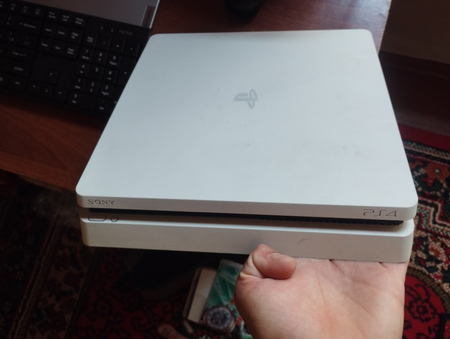 Playstation 4 xolati zor 2 kun ishlatilgan  2 ta pulti bn