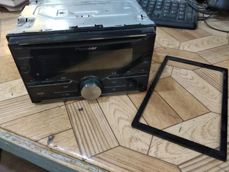 Магнитола Pioneer.