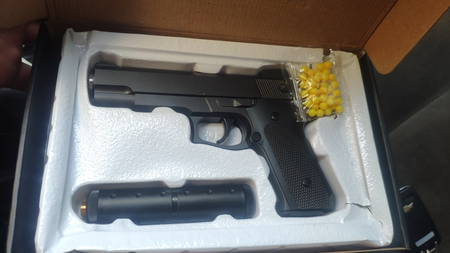 Pistolet temirdan uq