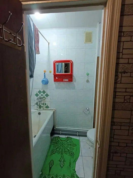 Квартира на Ц7 110 школа не торцевая .Т. 1*3 балкон