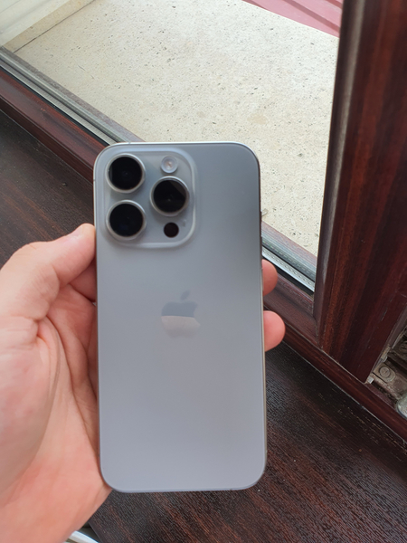 iphone 15 pro sim titan