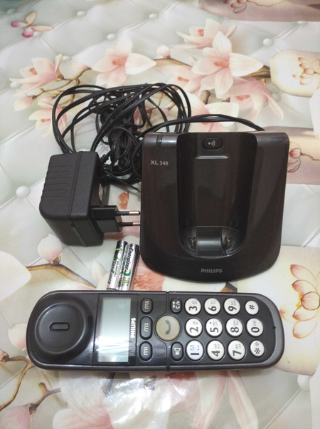 Продам радиотелефон philips XL 340 работает от батареек. Всё работает.
