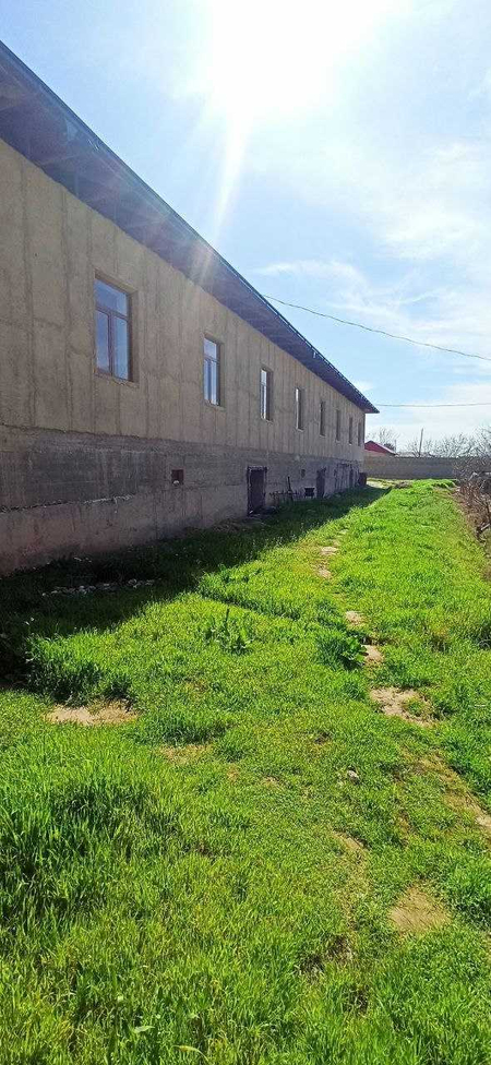 Tayyor bino ijaraga beriladi. (kelishaolsak sotiladi)