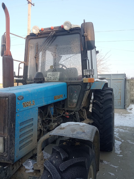 Belarus Traktor sotiladi kelishilgan narxda sirochniga