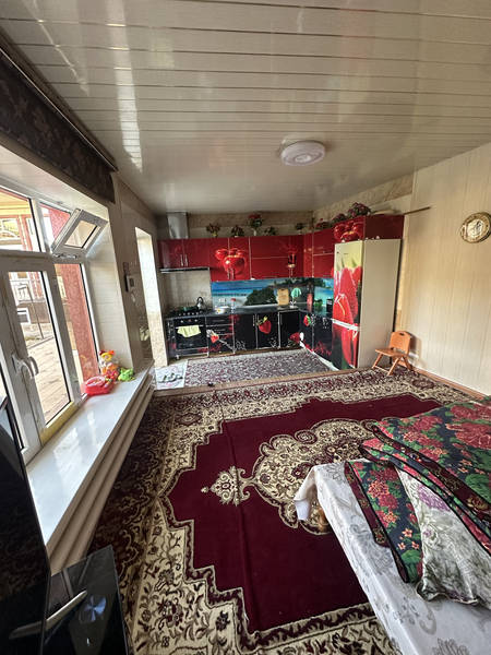 Uchaska kirifda 6 soth arentir 9 maktab orqasi