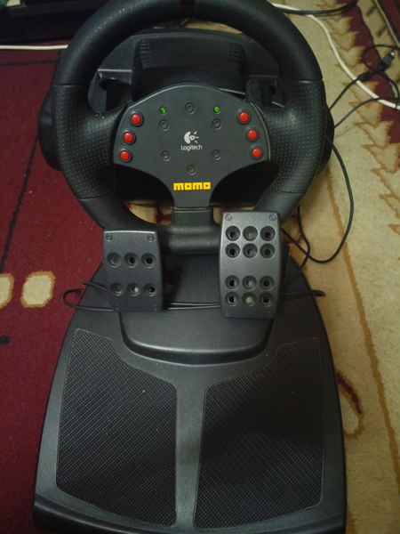 Руль Logitech MOMO Racing