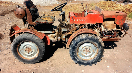 Mini 4X4 traktori sotiladi