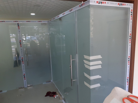 Стеклянные витражи, перегаротки на заказ из калёного стекла 10мм.
