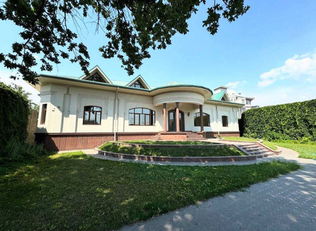 Тайёр нотурар бино бизнес учун.Лавзакда 20 сотих 1500 м2