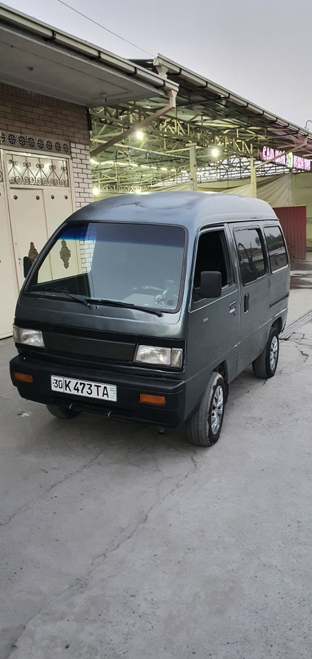 Damas 1. Yili 1996. Rangi mokri asfalt