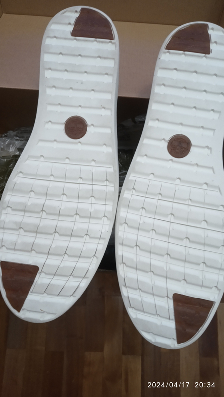 Белые кроссовки Timberland