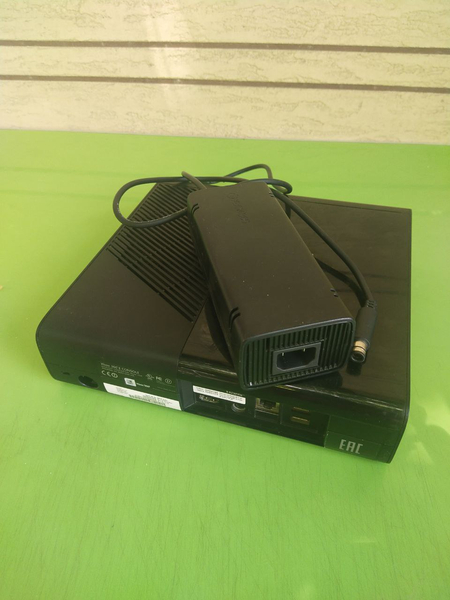 Продаются XBOX 360 E, 500 Gb