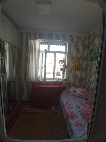 Продаю двухкомнатную квартиру , переделанную в трехкомнатную