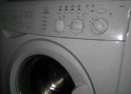 Продам стиральную машину Indesit WIL 83