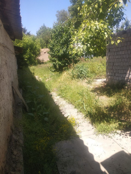 SROCHNO...Uchastka sotiladi 6.5 sotok...120.000 qolgan malumot telda.