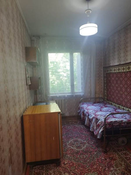 Юнусобод 11кв 4/2/4 Сотилади