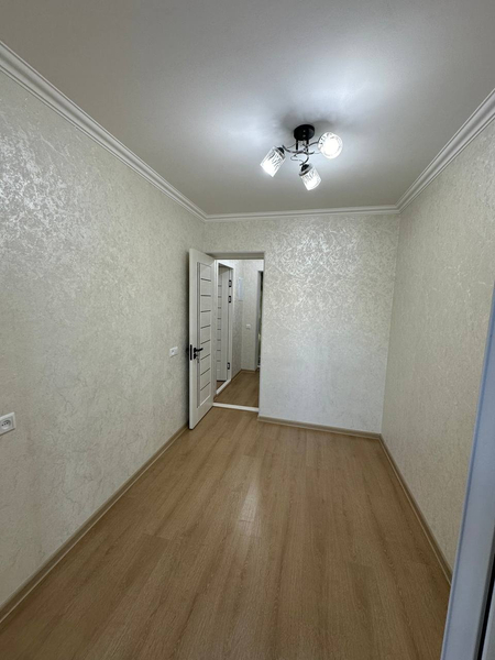 Срочно продаю 1/2/4 Дубовая 40500&