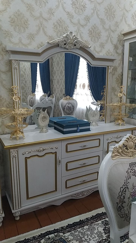 Мебель для гостиной. Стол и стулья