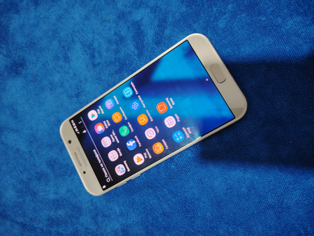 Samsung A7 17 sotiladi