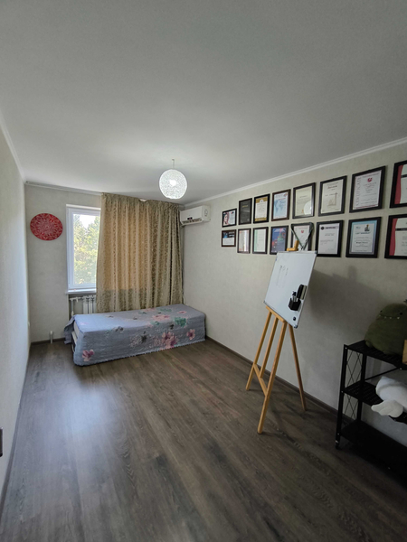 Продается квартира буюк ипак йюли 3/5/5 евро 67м²