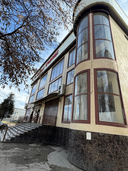 Сдается в аренду 3-этажная нежилая помещение 1170 м²