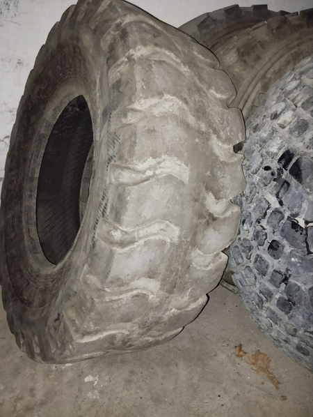 Продам шина погрузчика 1,8 кубовый