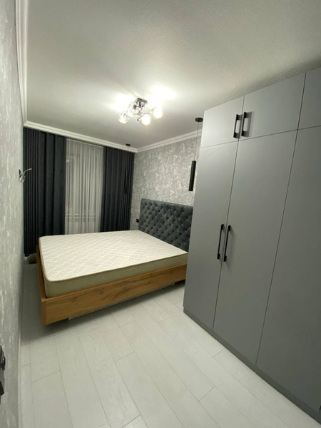 ШРуставели 3в4/2/4 балкон 2/6 Гостиница Азия